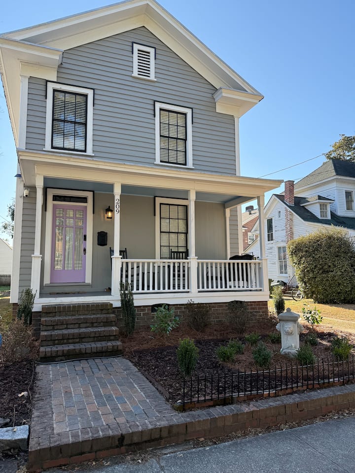 Prime Location & Updated Style: Oak View Cottage - Washington, NC