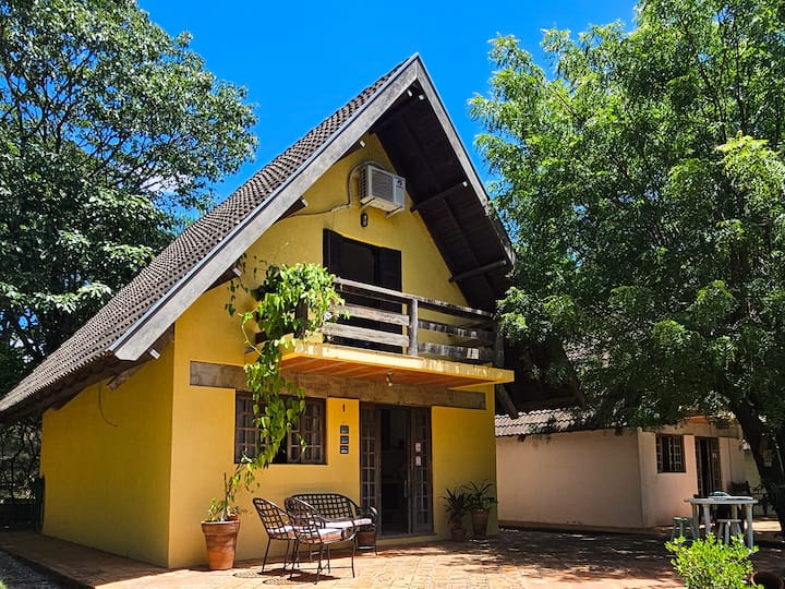 Charme De Um Típico Chalé De Campo Com Lareira. - Bonito