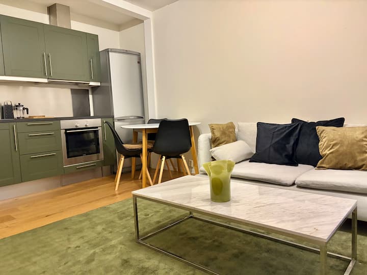 2 Bedroom Apartment Historical Downtown By Sea - Alesund