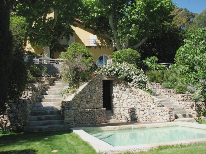 Maison De Charme, Vue Et Piscine à Aix-en-provence - Aix-en-Provence
