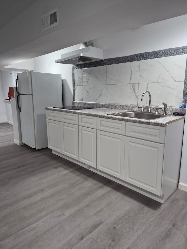 A Quiet Urban Studio Fully Furnished - Reading, PA