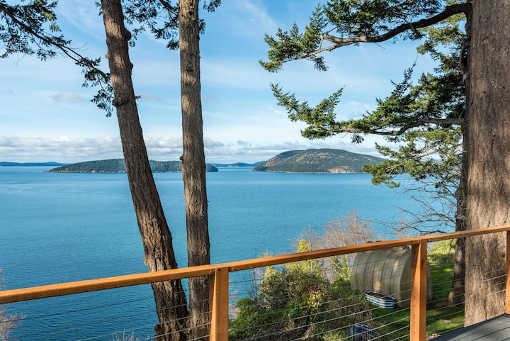 Cliffside Villa-hot Tub View! No Cleaning Fee. - Anacortes