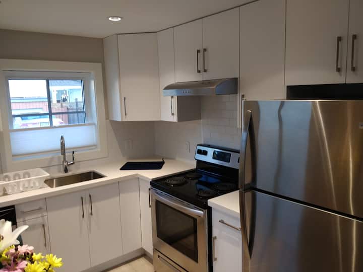 Private Comfortable Guest House - Vancouver
