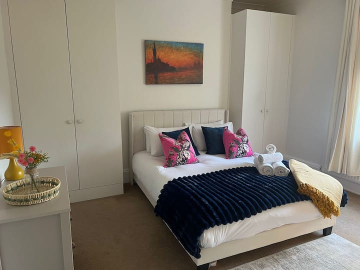Stylish 1br Teddington Flat Near Thames River - キングストン・アポン・テムズ