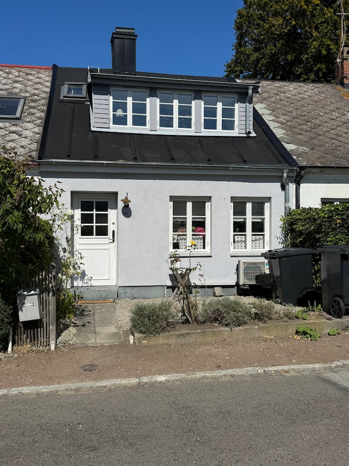 Charmantes Haus Am Wasser – Limhamns Kleines Juwel - Malmö