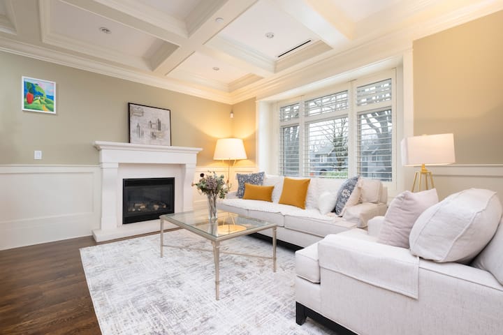Luxury 4br 4.5ba Home Near Ubc | West Point Grey - Vancouver