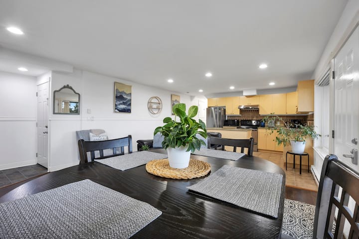 Seabreeze Suite By Neck Point Oceanfront Park - Canada