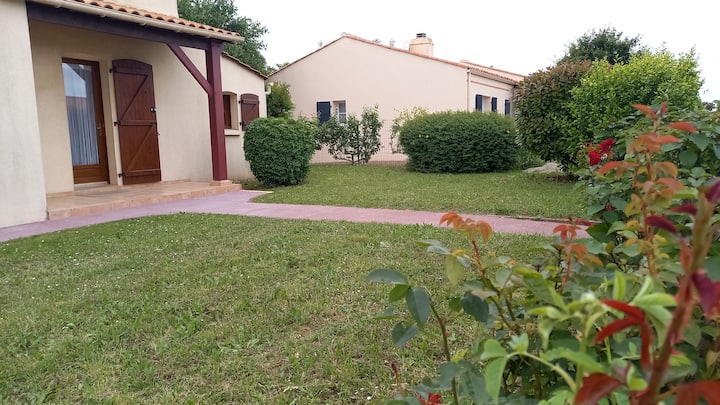 Charmante Maison Avec Véranda Sur Terrain Clos - Longeville-sur-Mer