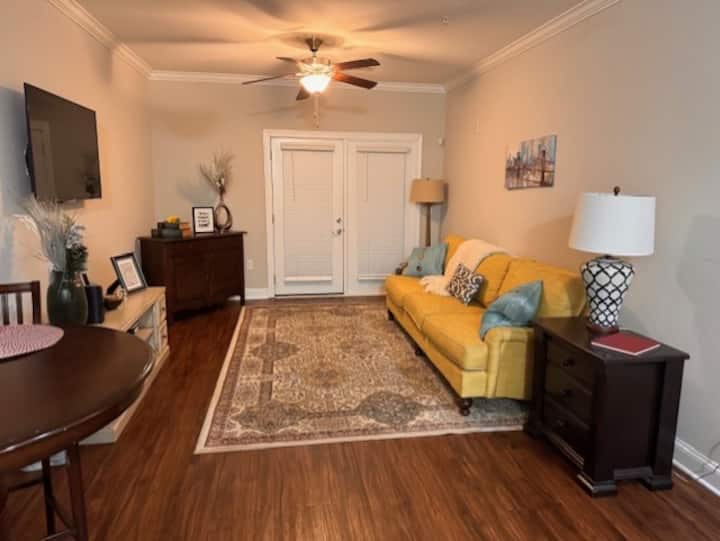 Luxury & Spacious 2 Bdrm Apartment - Greensboro, NC