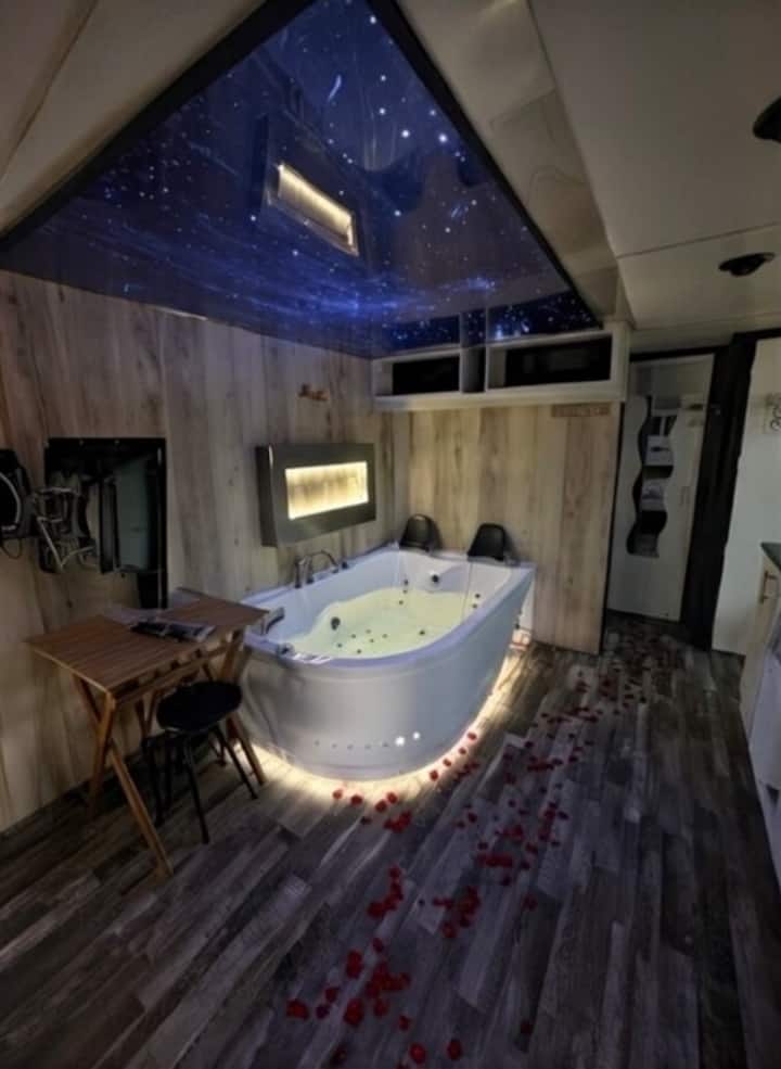 Suite Jacuzzi Romantique Mobile-home - Lac d'Aiguebelette