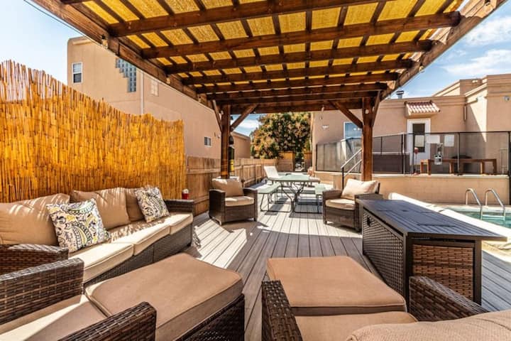 Heated Pool & Hot Tub | Sleeps 11 | Pool Table - Farmington, NM