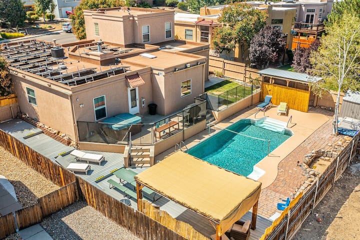Heated Pool & Hot Tub | Sleeps 11 | Pool Table - Farmington, NM