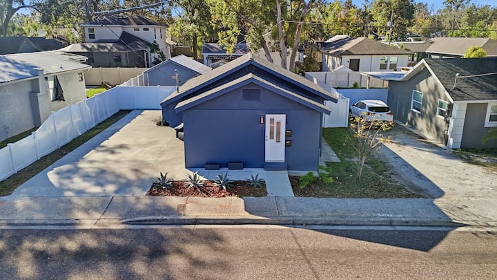 Cozy Seminole Heights Home Near Downtown - Tampa, FL