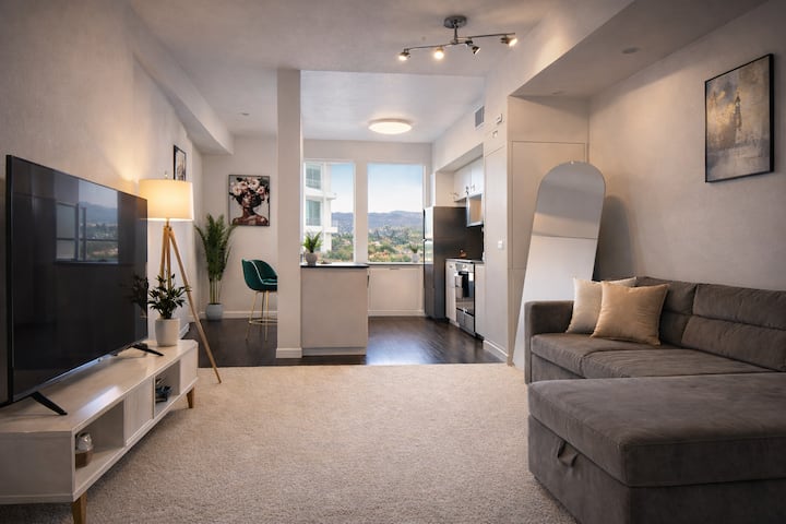 Hollywood Sign View 1br | Pool + Parking - Baldwin Hills - Los Angeles