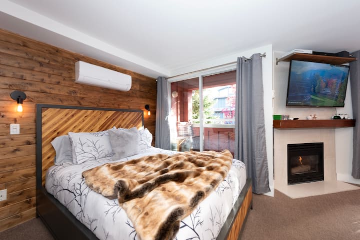 Comfort & Style - Central Village Amenity Studio! - Whistler