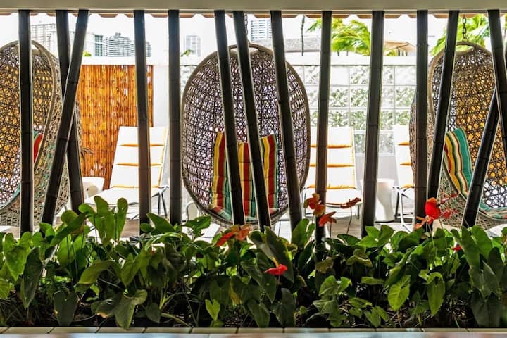 Wake Up To Tropical Views! 4 Units W/ Free Bfast! - O‘ahu, HI