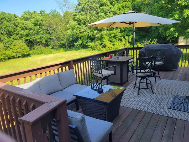 Spacious 4br Home | Great Area & Fast Wifi - Foxborough, MA