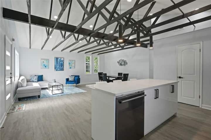 Spacious & Cozy 3-bedroom Home- The Blue Dream - Riverdale, GA