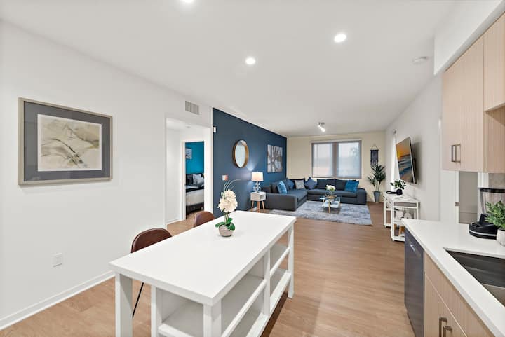 Irvine Promenade Apartment Home By Spectrum 3 Beds - Lake Forest, CA