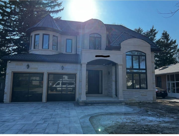 Spacious Basement, 30 Minutes To Toronto Downtown - Toronto, ON