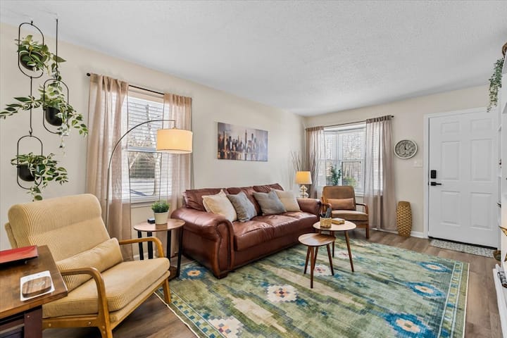 Peaceful Wooded Getaway W/ Screened Porch - High Point, NC