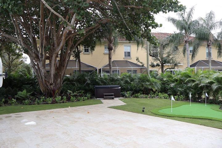 Retreat With Hot Tub/putting Green 4 Mi To Beach - Palm Beach Gardens, FL