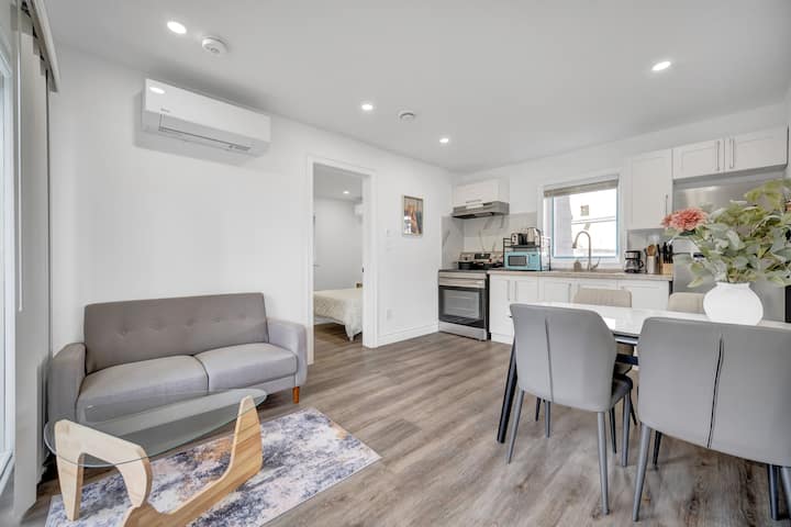 Quiet & Chic Scarborough Home • 2br • Backyard - Toronto