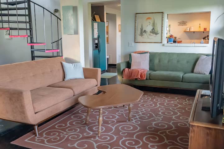 The Floral Cottage - Frank Buck Zoo, Gainesville