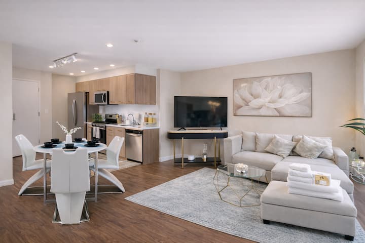 Santa Monica Swimming Pool/walking To The Beach - Santa Monica, CA