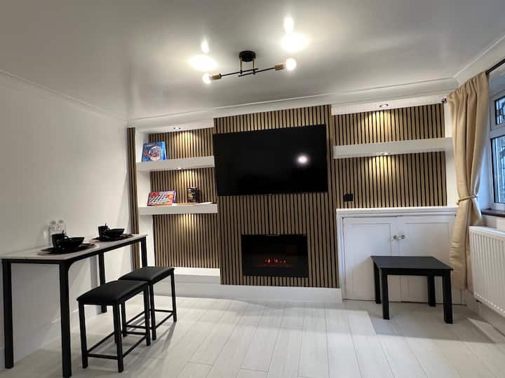 Hot Tub Pad | 9 Mins To Bluewater | 1 Min To Train - Thurrock