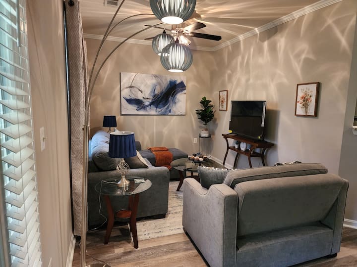 Stunning Ground Floor Apartment, Pool, Gym - Reston, VA