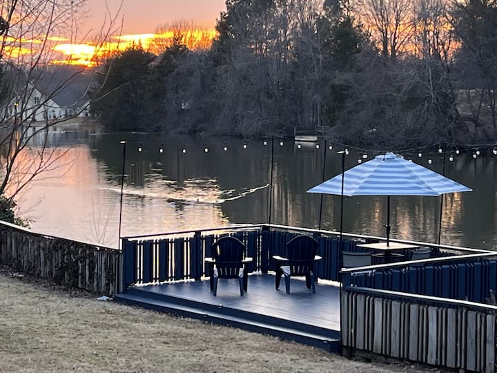 Pond Dock Sunsets • Firepit• Sleeps 10 • Playshire - Greensboro, NC