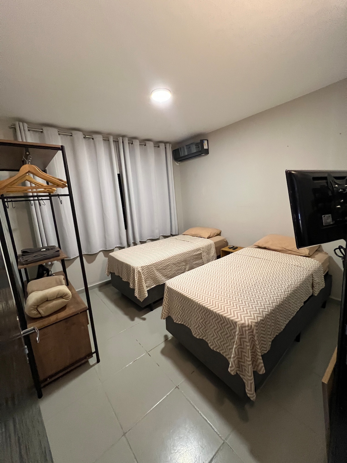 3 chambres avec climatisation + 2 places de stationnement - Maisons à ...