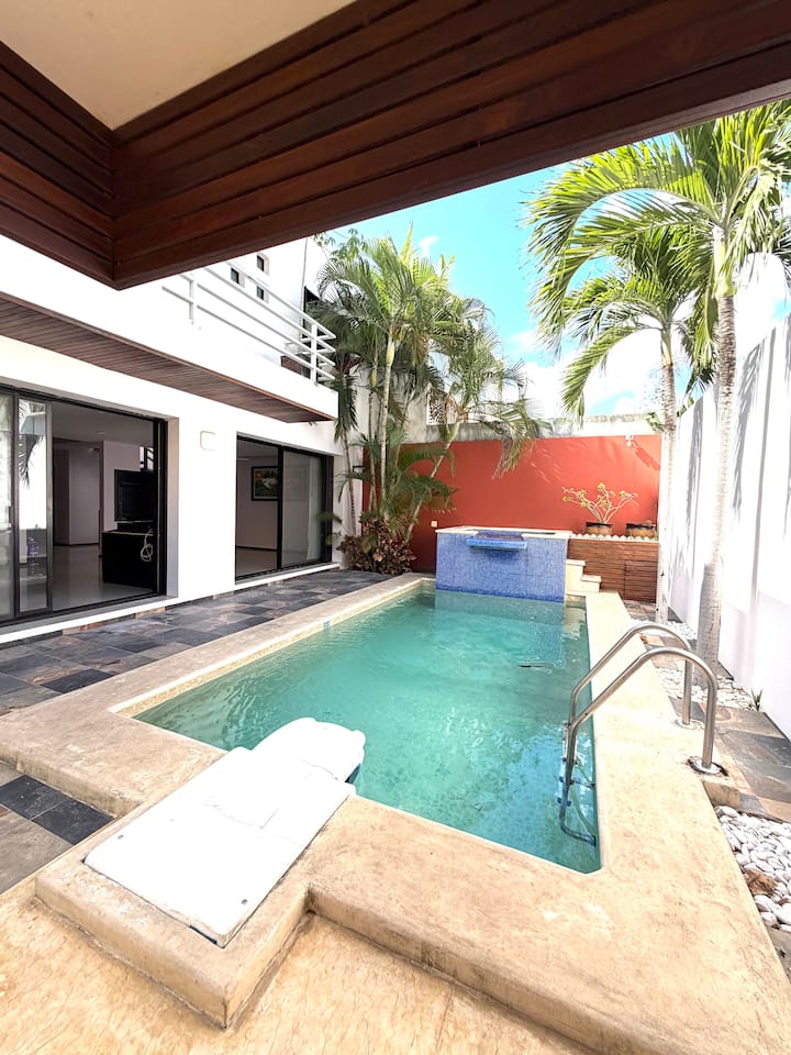 Casa De Lujo Con 6 Recámaras Completas Y Asador - Cancún