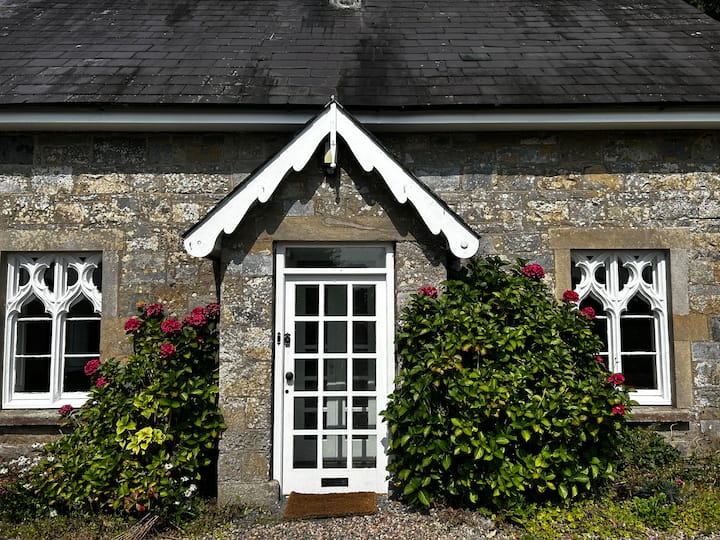 Romantic Gatelodge With Private Avenue. - Monaghan