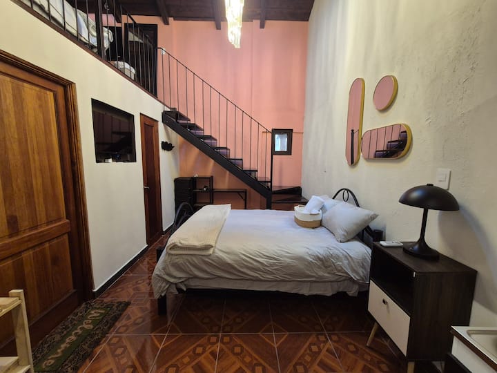 Lolo's 2 - Apartamento En Casco De Antigua Con A/c - Antigua Guatemala