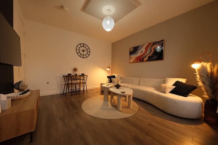 Home Near Leeds City Centre & St James Hospital - Leeds