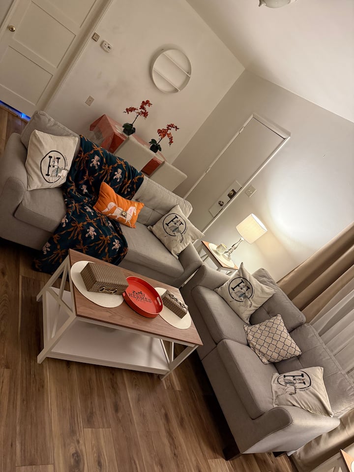 Cute And Comfortable Apartment Great For Couples - Pasadena, CA