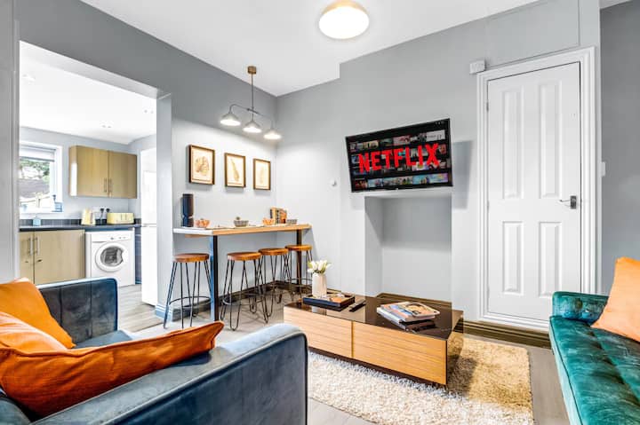 4 Bedroom Stylish House In Central Redditch - 브롬스그로브