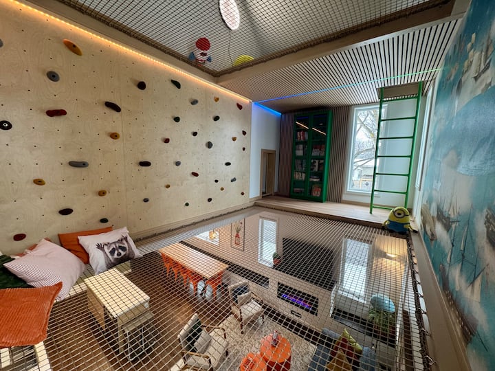 New, Fly, Climb, 2 King Beds, Family Friendly! - Edmonton