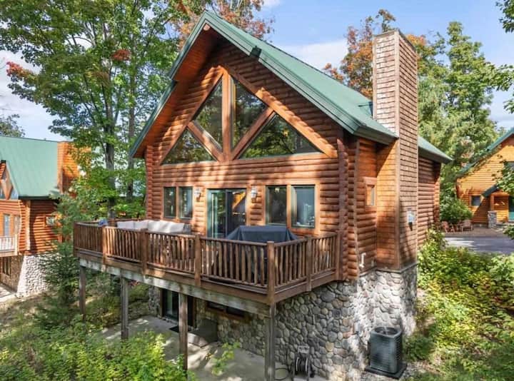 Powder Dreams! 4 Bedroom Ski Cabin Boyne Mountain - Boyne City, MI