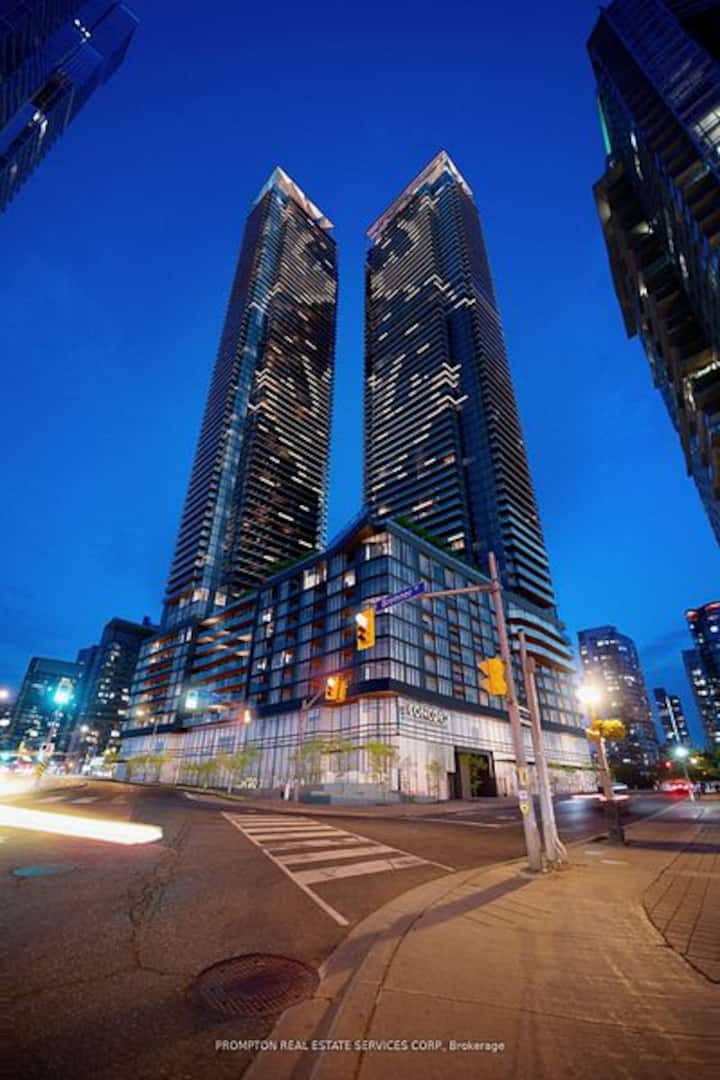2 Bdrm 2 Bath Condo With Free P, Cn Tower & Lake - Toronto