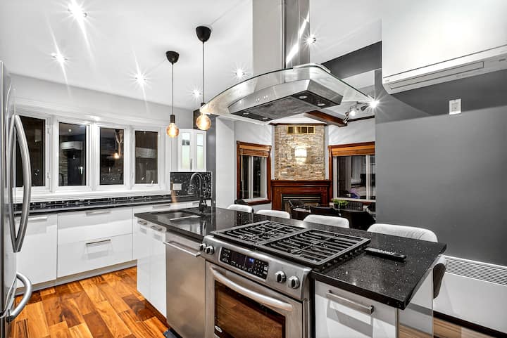 Le Grand Urbain - 4 Chambres & Stationnement - Montreal