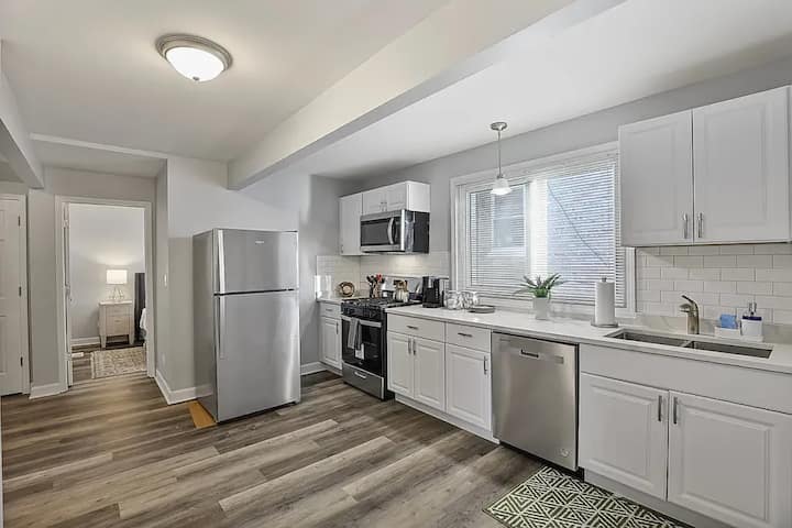 Modern 4bd 2ba Family Home | Central Ac - Elk Grove Village, IL