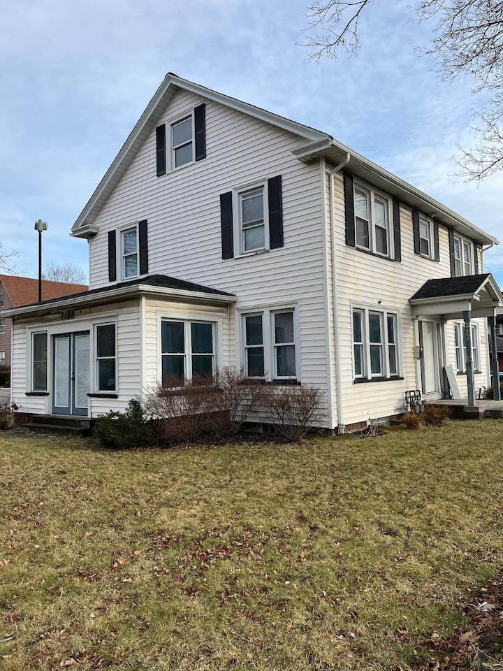 Furnished 2br Near Hospitals Parking + Wi-fi - Rochester, NY