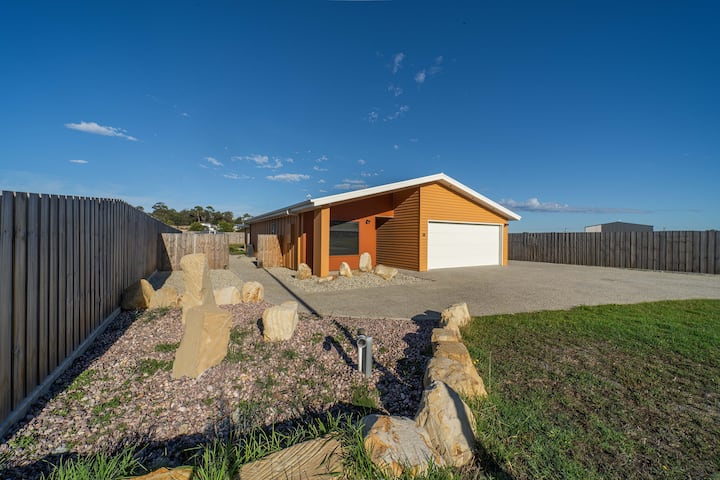 Spacious 5-bedroom Home Near National Park - Coles Bay