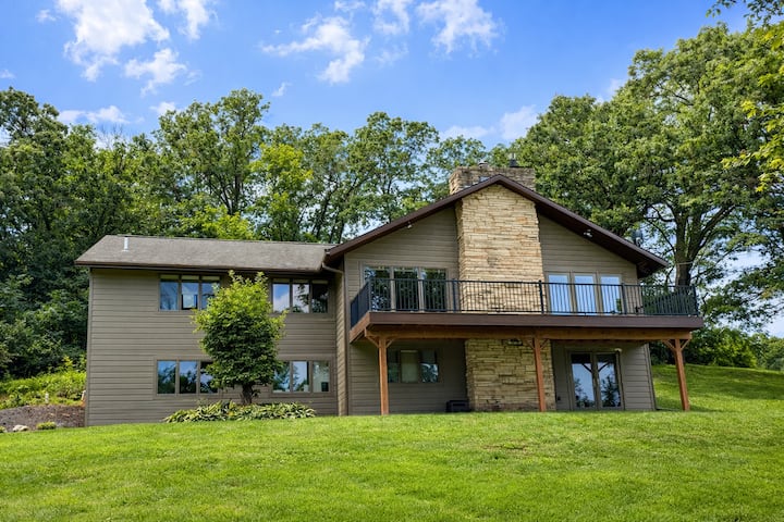 Cedar & Stone Retreat | Driftless Escape - Decorah, IA
