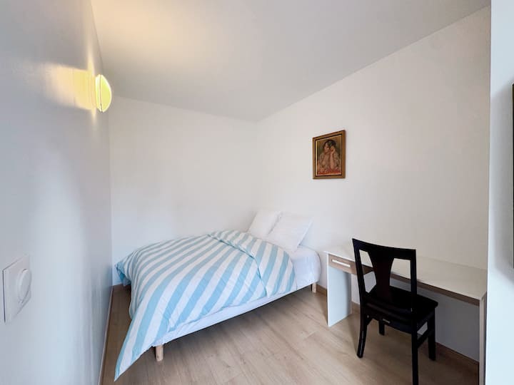 Large Terrace Apartment – 1 Min To Metro - Paris