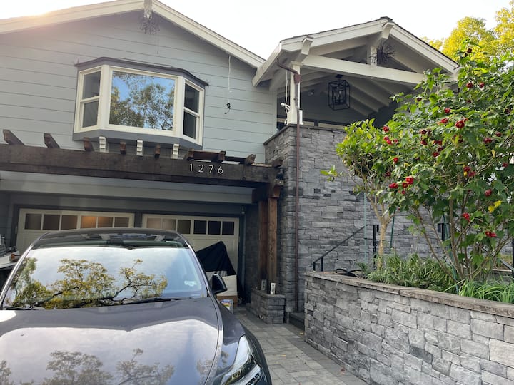 Cozy First Floor Space In Western Redwood City. - Belmont, CA