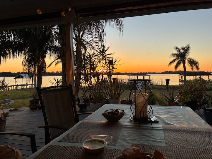 Tranquil Lake Getaway Minutes From All The Fun - St. Cloud, FL